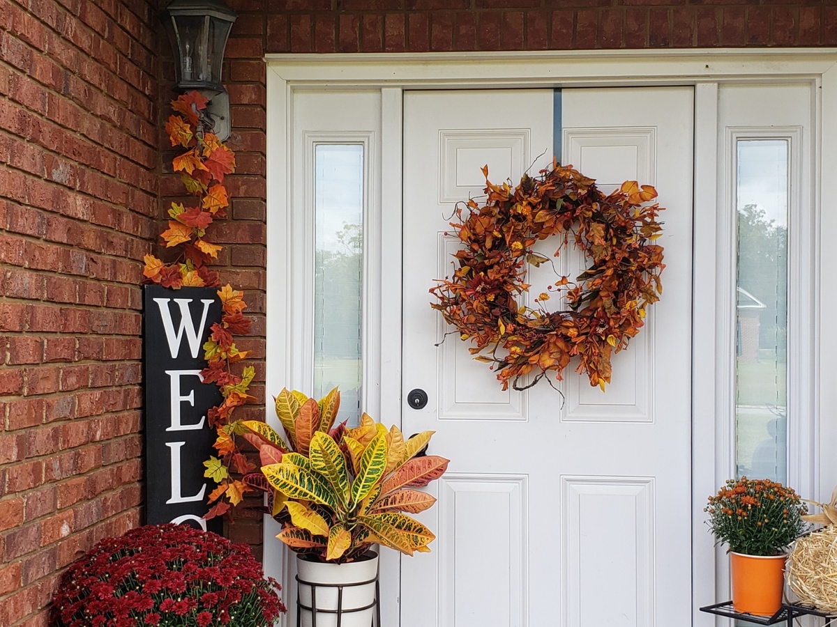 18 Stunning Fall Wreaths to Adorn Your Front Door - Archeworks