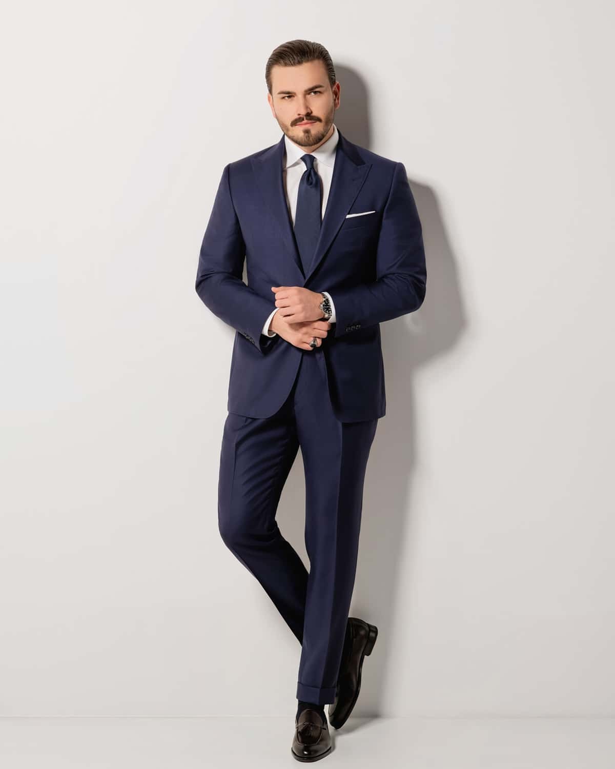 18 Stylish Blue Suit Pairings for Men - Archeworks