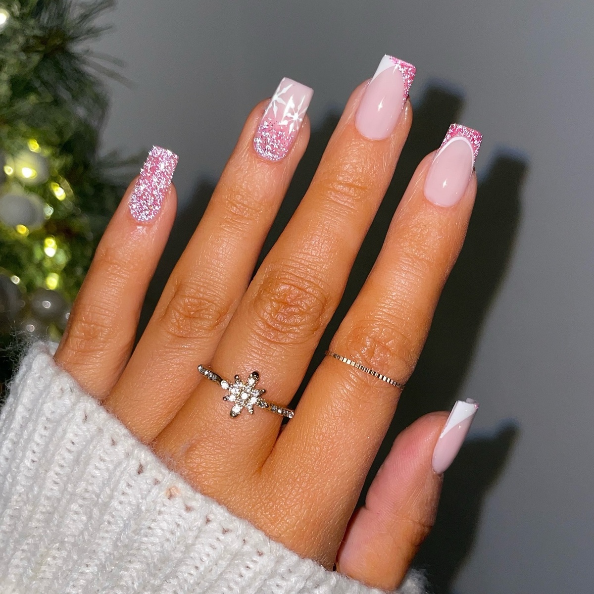 18 Elegant Snow Nail Designs for Winter - Archeworks