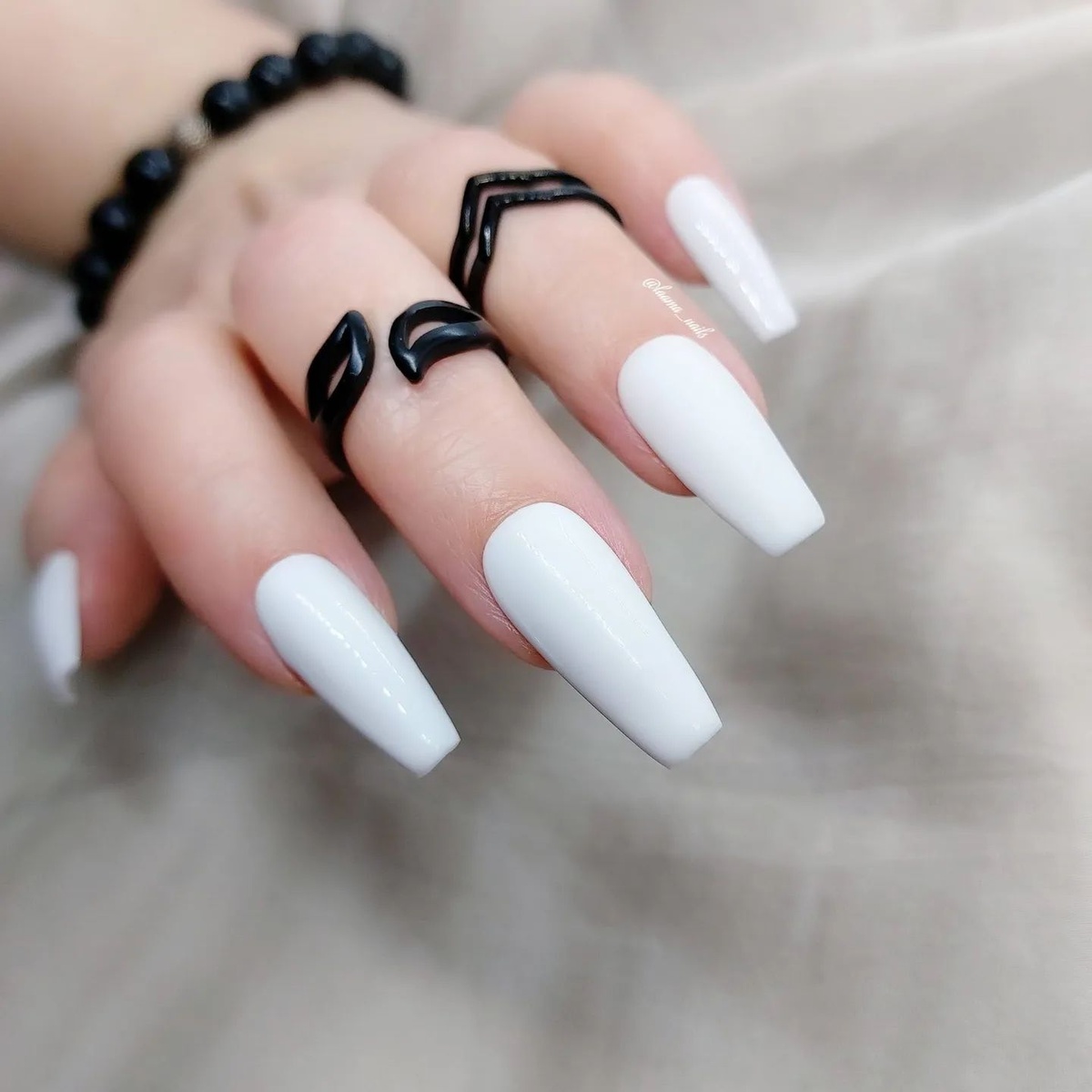 18 Clean White Nails for a Sleek, Simple Look - Archeworks