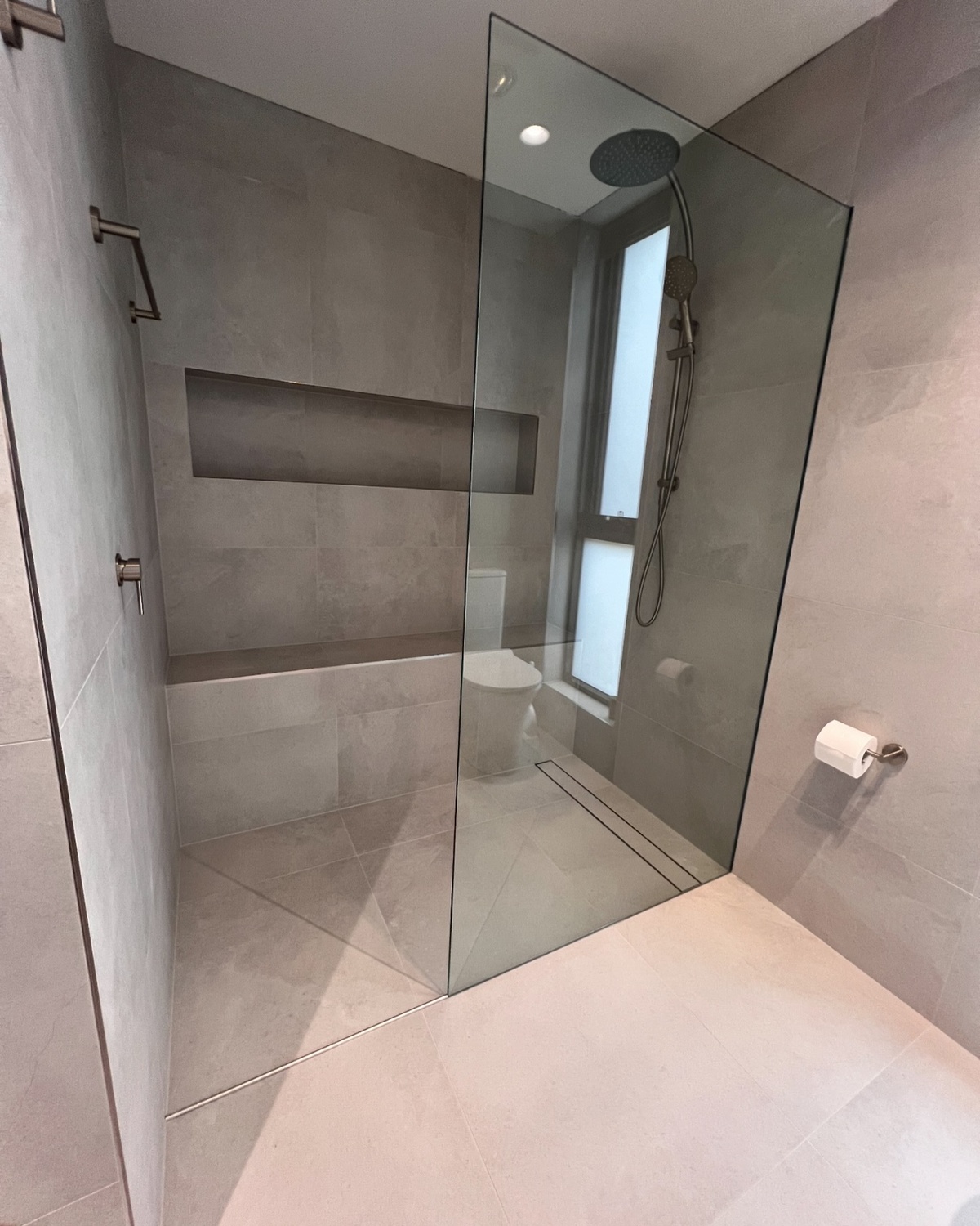 17 Creative Walk-In Shower Ideas with Modern Flair - Archeworks