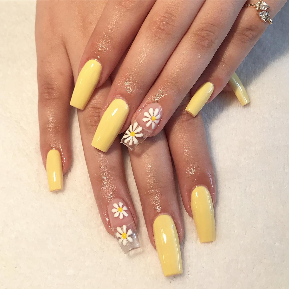 18 Cheerful Pastel Yellow Nail Designs You’ll Love - Archeworks
