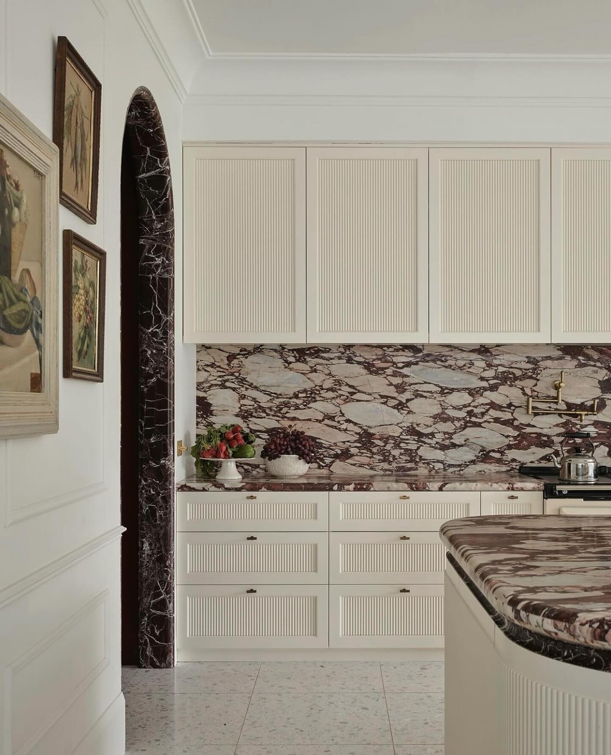 18 Chic Beige Kitchen Cabinet Ideas for a Soft Touch - Archeworks