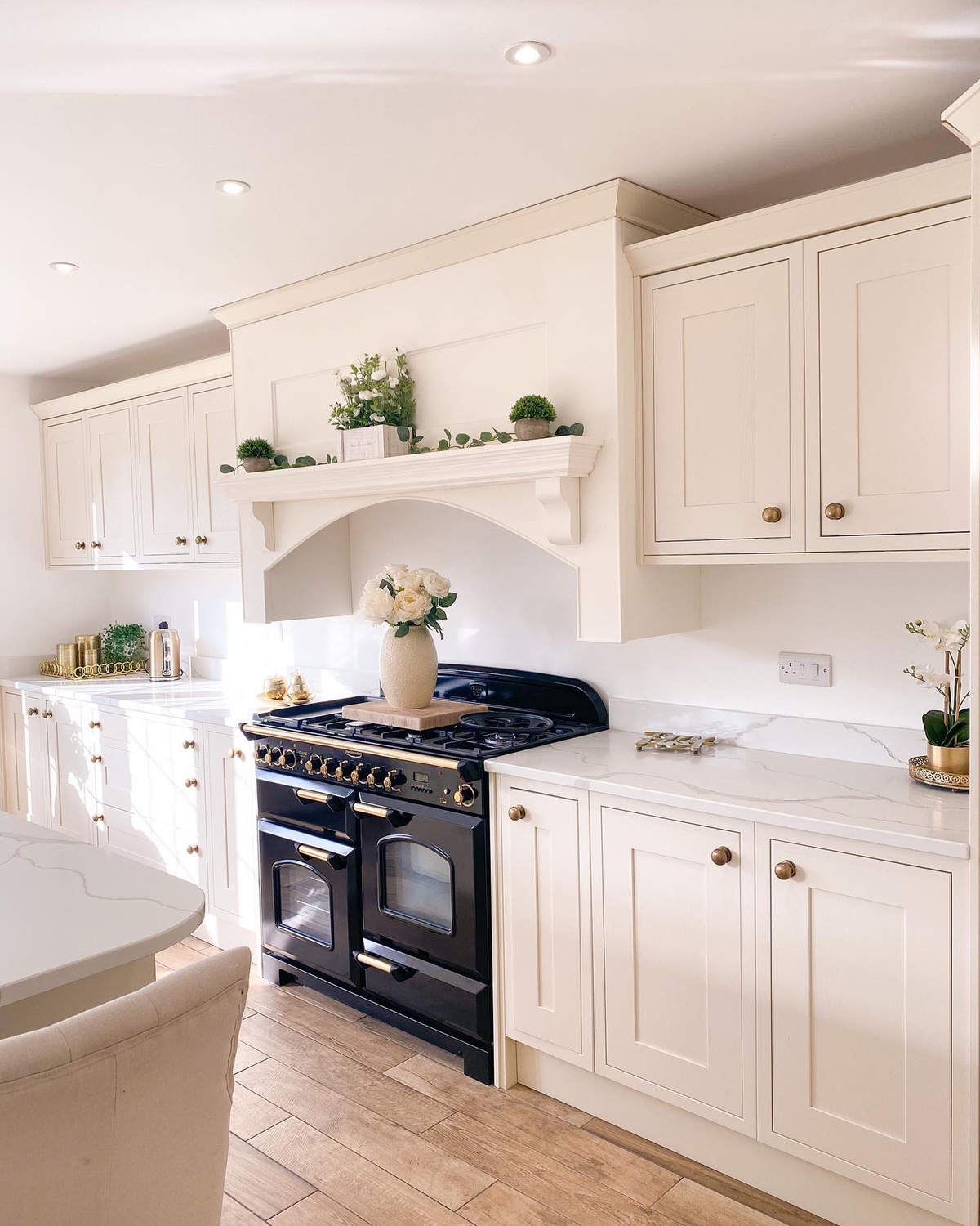 18 Chic Cream Kitchen Cabinet Designs to Enhance Your Space - Archeworks