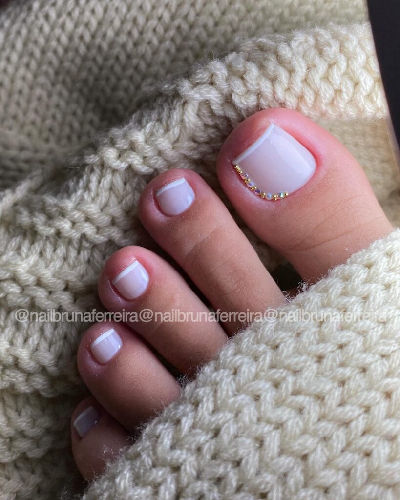 18 Amazing White Pedicure Designs for Your Toes - Archeworks