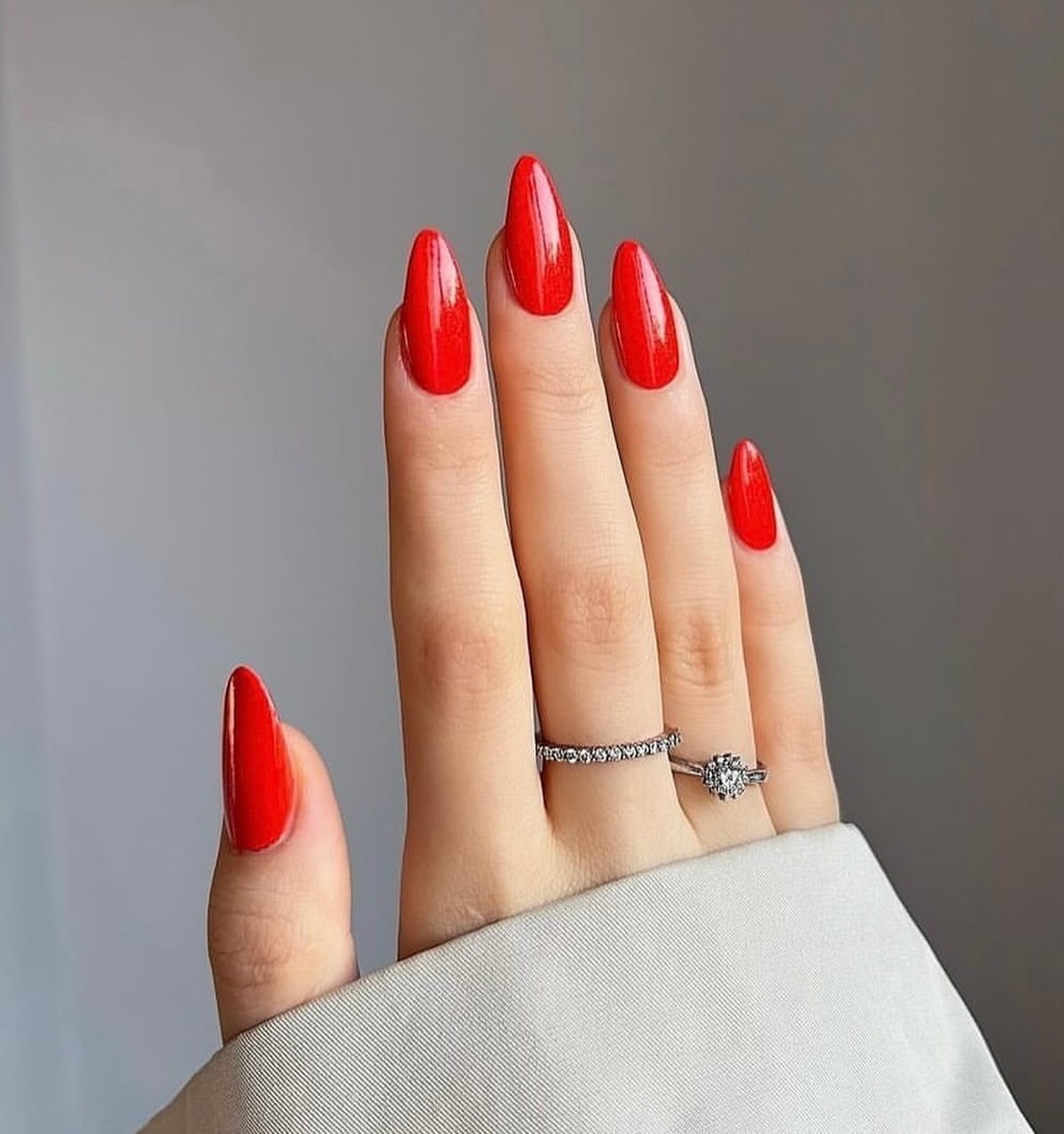 18 Stylish Solid-Color Almond Nail Ideas and Expert Tips - Archeworks
