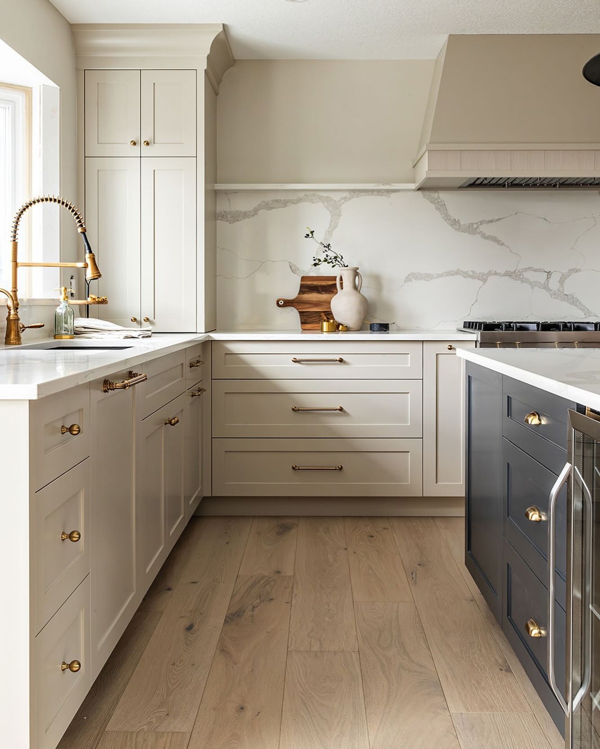 18 Chic Cream Kitchen Cabinet Designs to Enhance Your Space - Archeworks