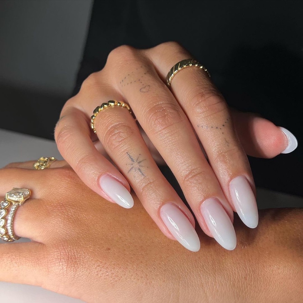 18 Sleek Minimalist Almond Nail Ideas for a Modern Edge - Archeworks