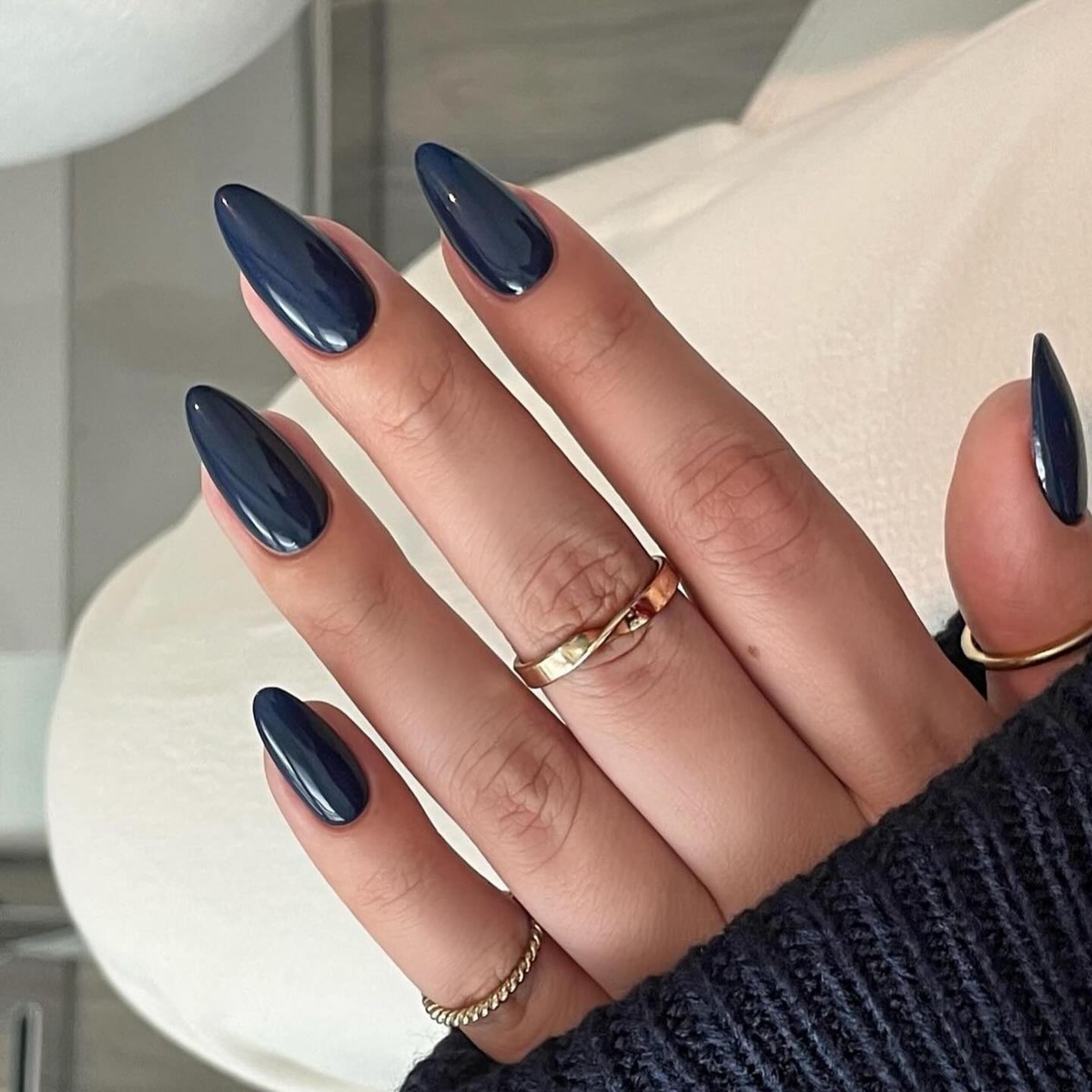 17 Elegant Solid-Color Nail Designs - Archeworks