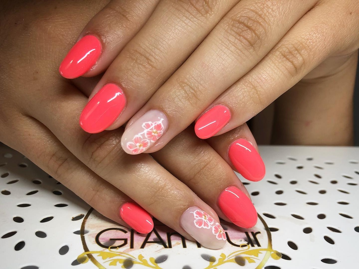 18 Vibrant Coral Nail Designs with Artistic Flair - Archeworks