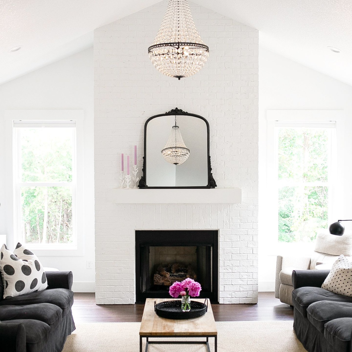 18 Charming White-Brick Fireplace Designs to Admire - Archeworks