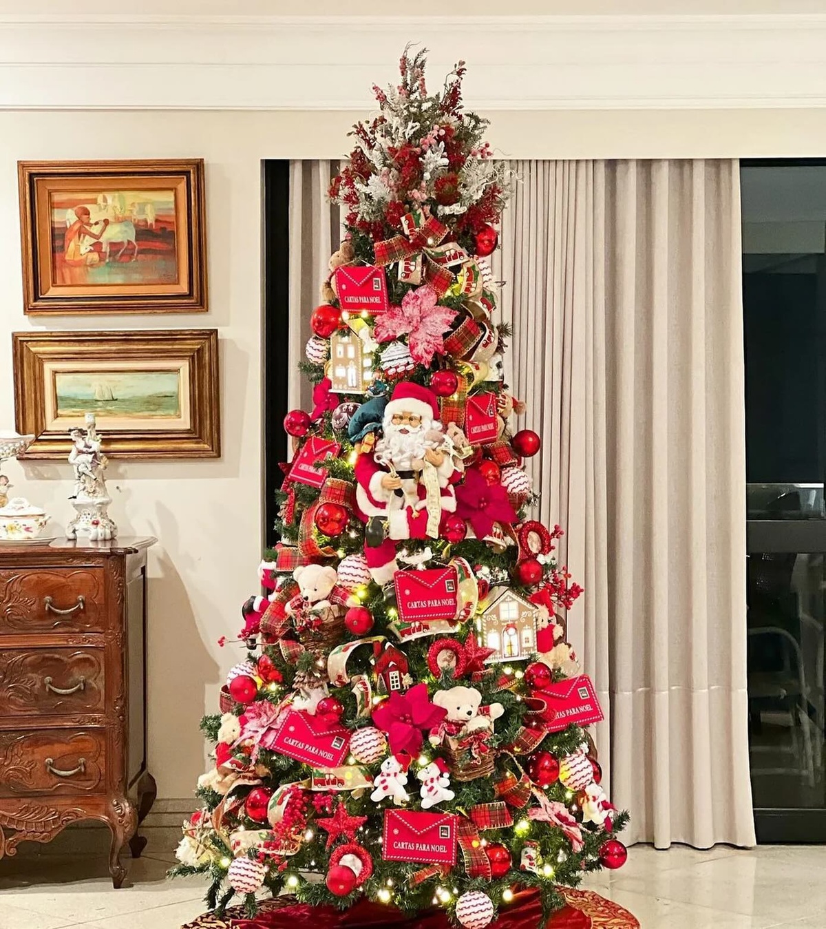 18 Enchanting Red Christmas Tree Ideas for Festive Charm - Archeworks