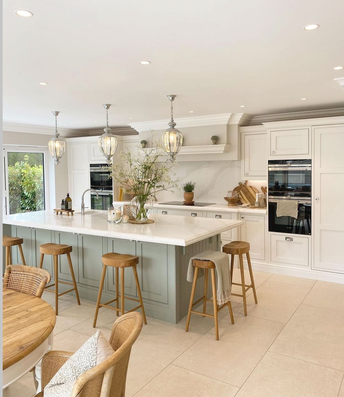 18 Ideal Kitchen Island Designs with Seatings - Archeworks
