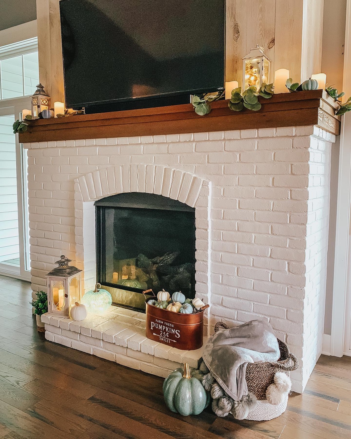 18 Charming White-Brick Fireplace Designs to Admire - Archeworks