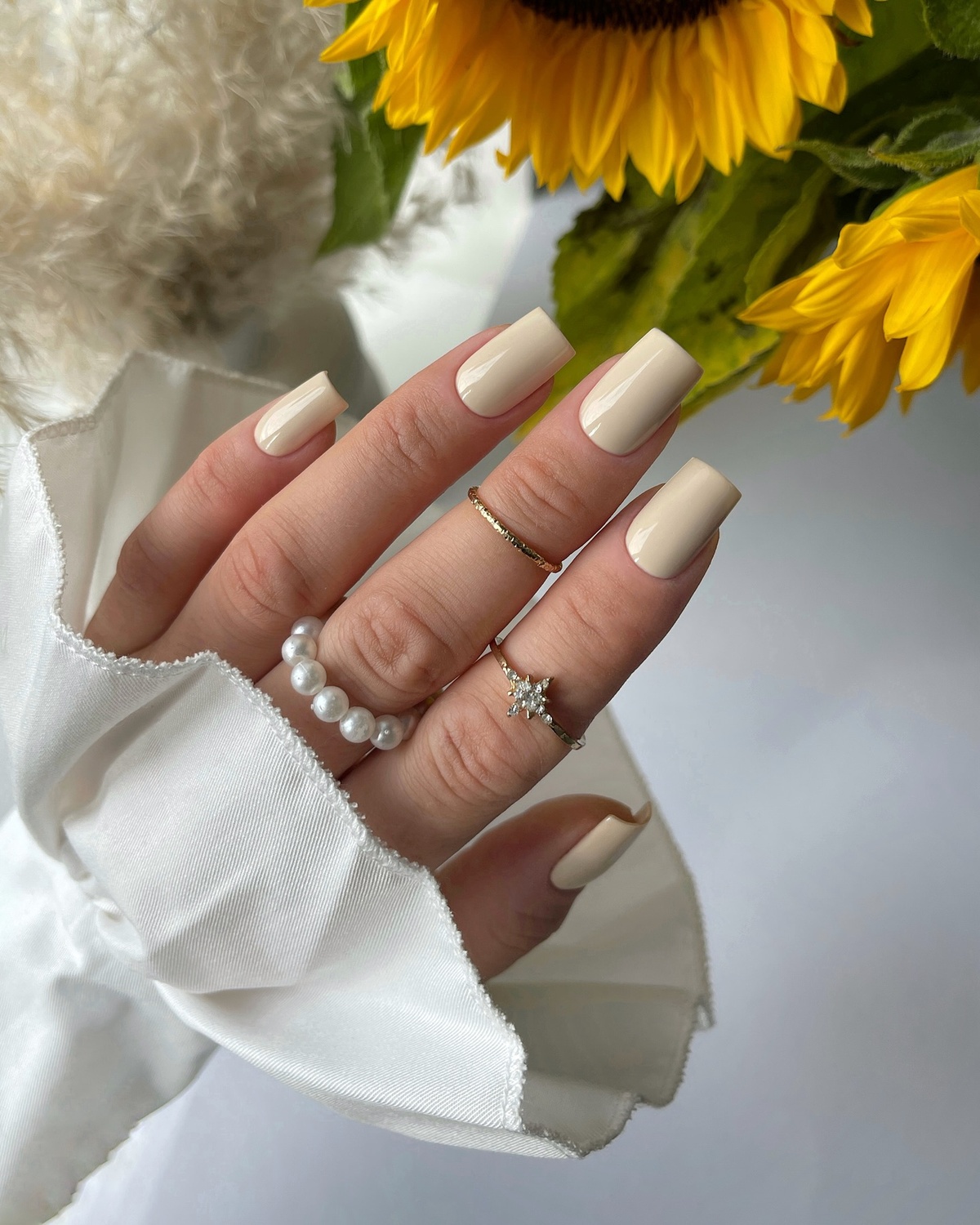 17 Elegant Solid-Color Nail Designs - Archeworks