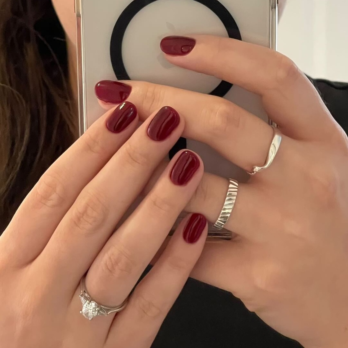 17 Stylish Short Red Nail Ideas - Archeworks