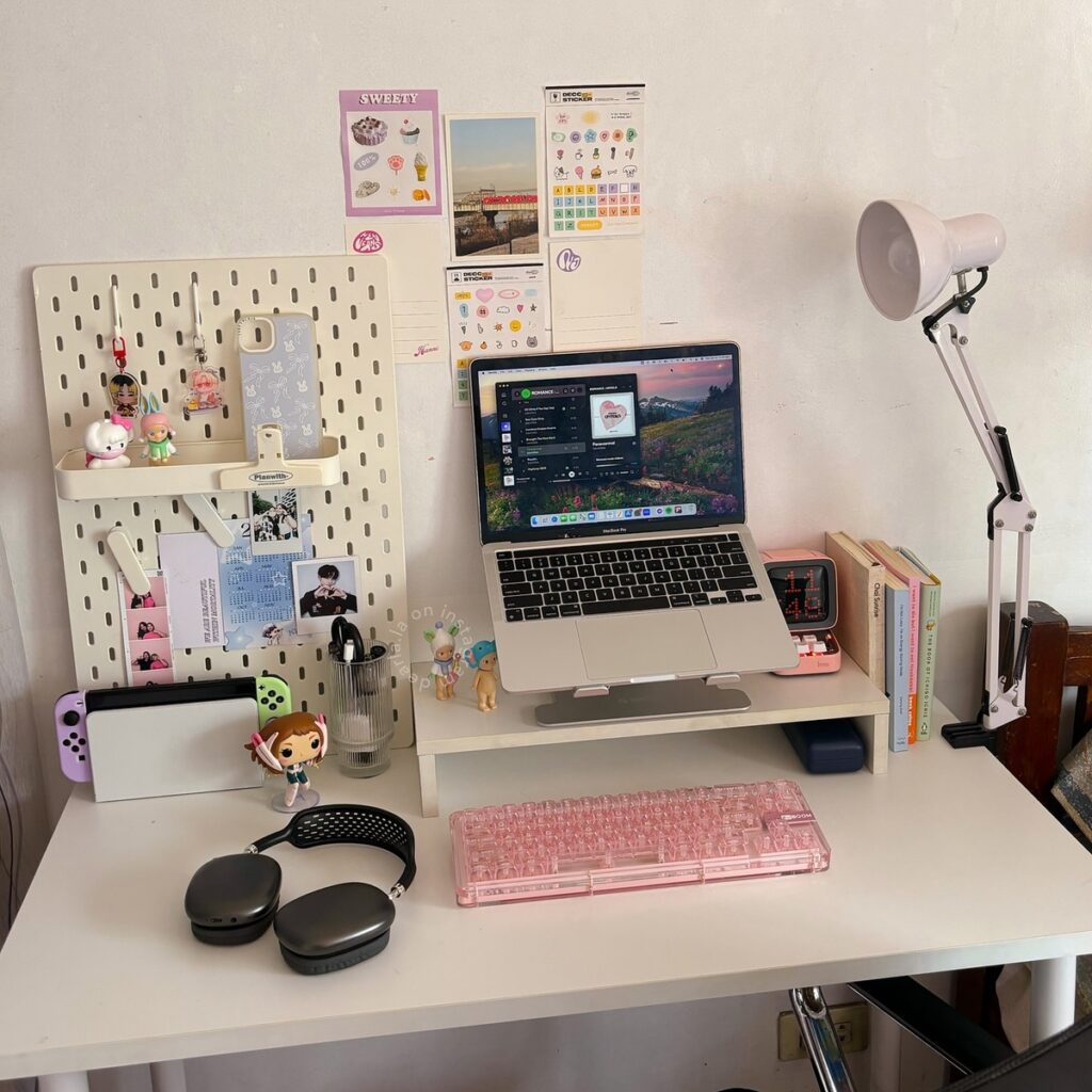 18 Small Desk Setup Ideas for Compact Workspaces - Archeworks