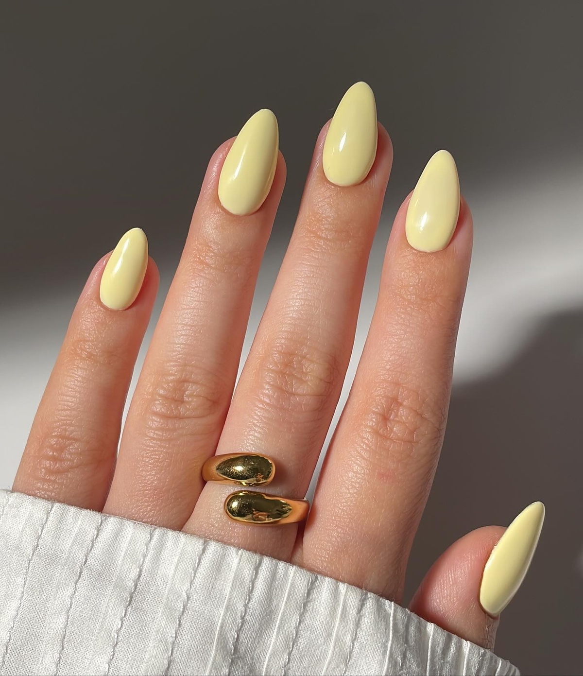 18 Adorable Pastel Yellow Nail Designs to Adore - Archeworks