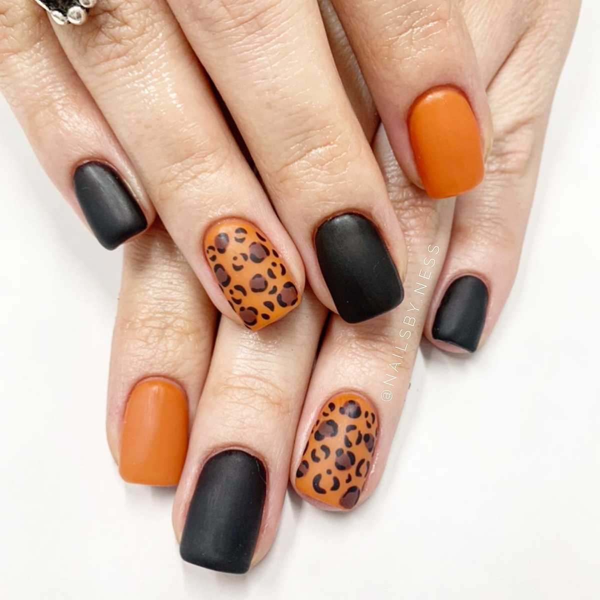 18 Cool Square Fall Nails to Love - Archeworks