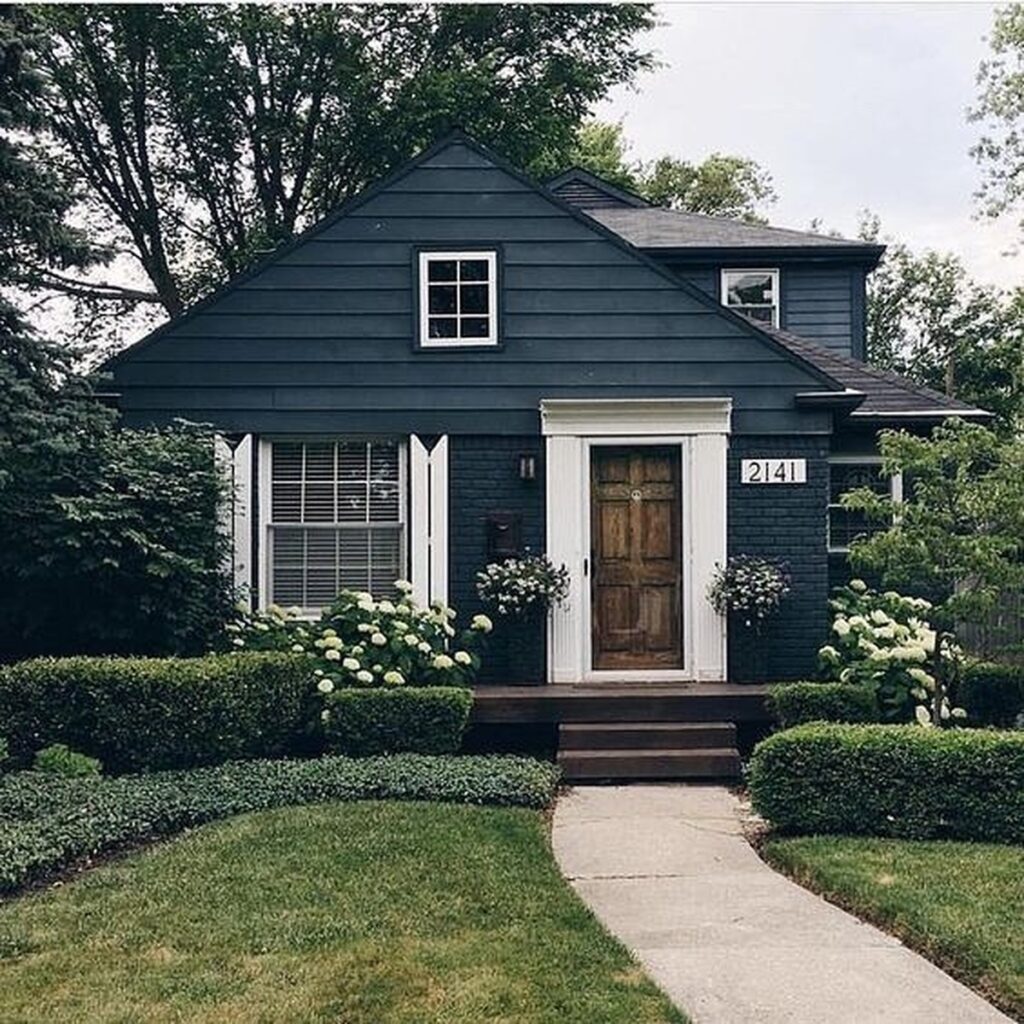 18 Beautiful Dark House Exterior Color Inspirations - Archeworks