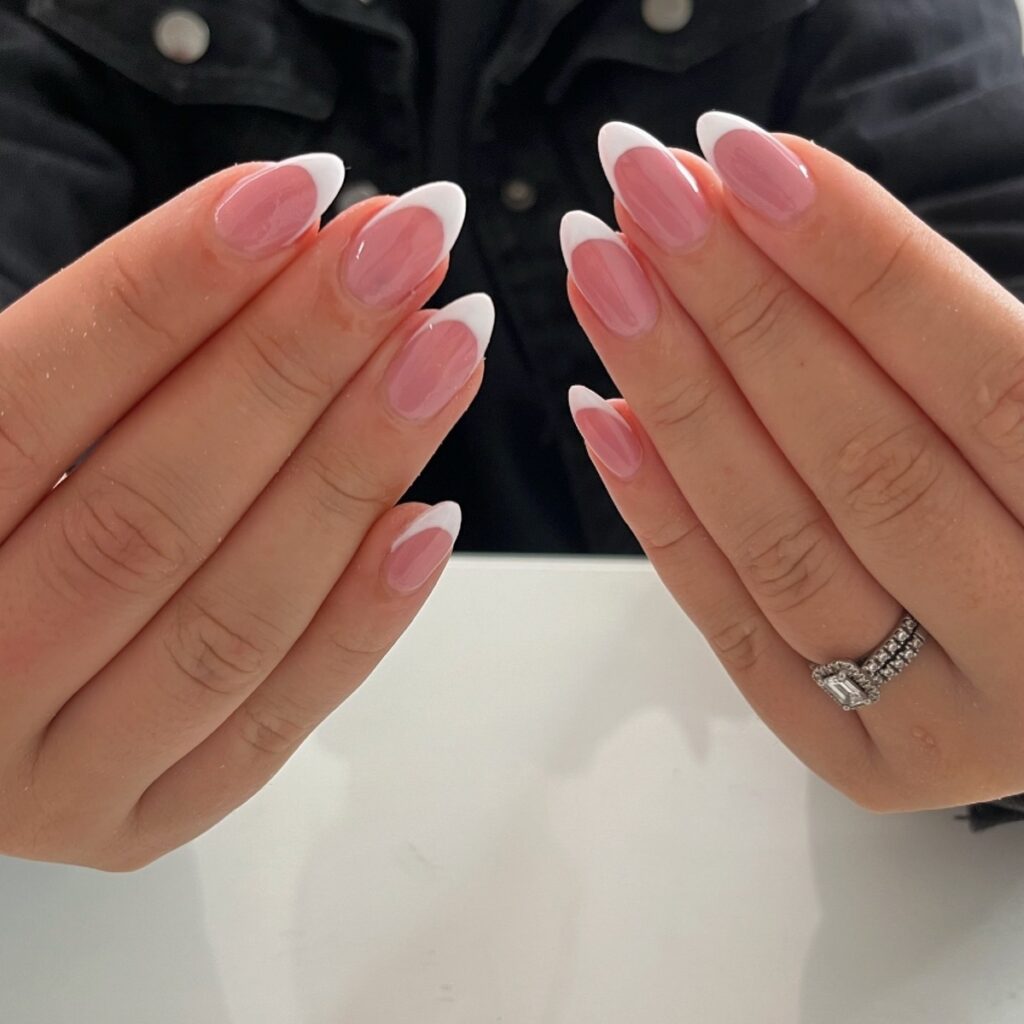 18 Fun Short French-Tip Acrylics You’ll Adore - Archeworks