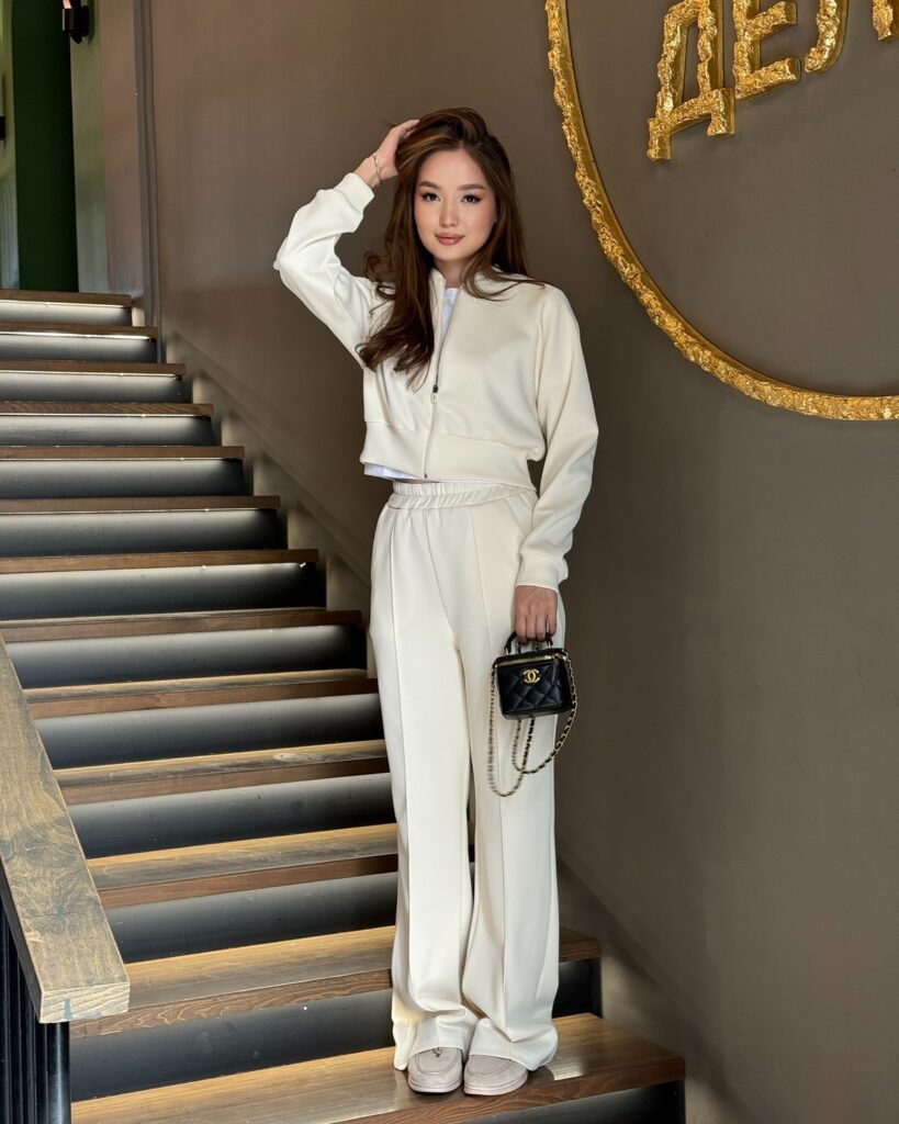18 Elegant Light Color Outfit Ideas for Any Occasion - Archeworks