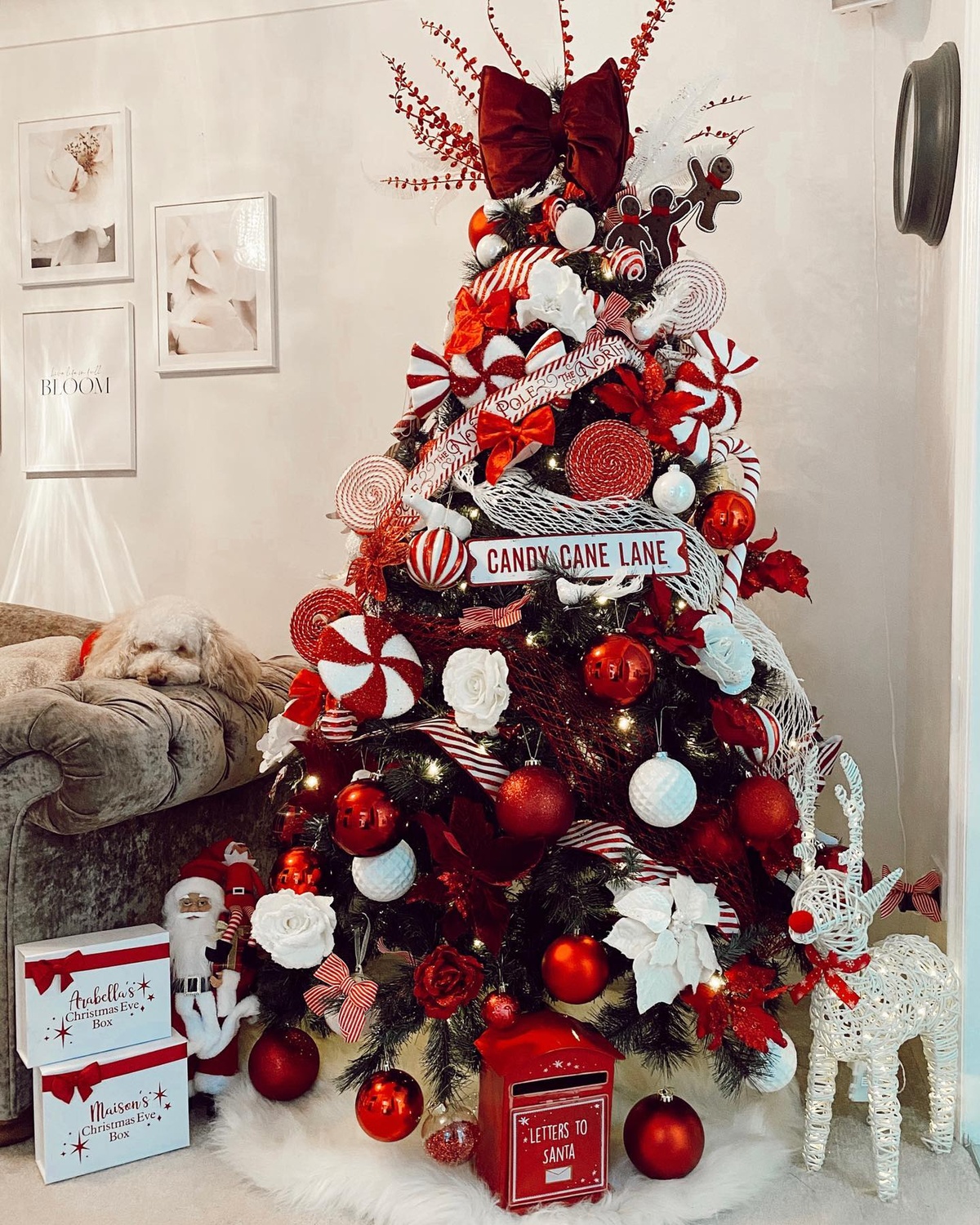 18 Enchanting Red Christmas Tree Ideas for Festive Charm - Archeworks