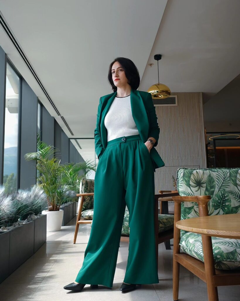 18 Lovely Green Outfits for Any Occasion - Archeworks