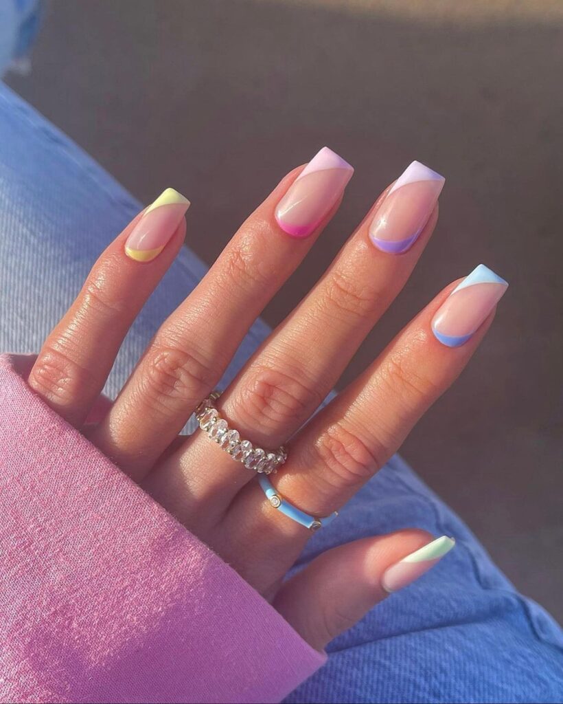 18 Fun Two-Tone French Tip Designs to Try - Archeworks