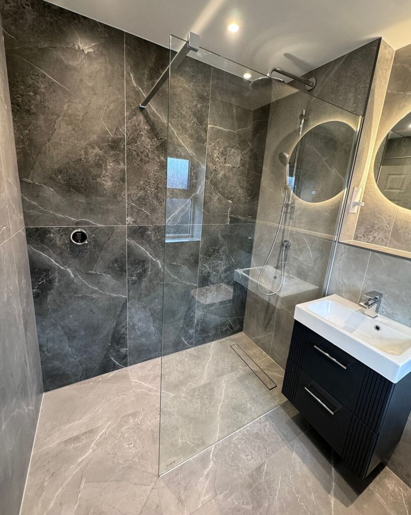 18 Beautiful Dark Grey Bathroom Tile Designs to Try - Archeworks