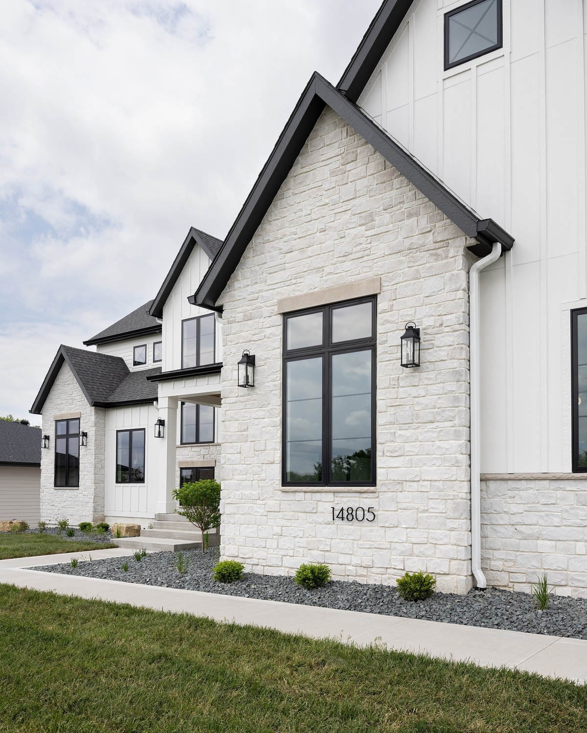 18 Gorgeous Exterior Window Trim Designs to Try - Archeworks
