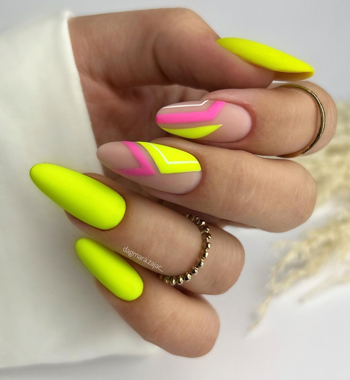 18 Gorgeous Neon Nails to Try This Summer - Archeworks