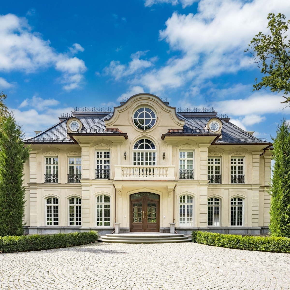 17 Inspiring Old Money Mansion Designs for Grand Living - Archeworks