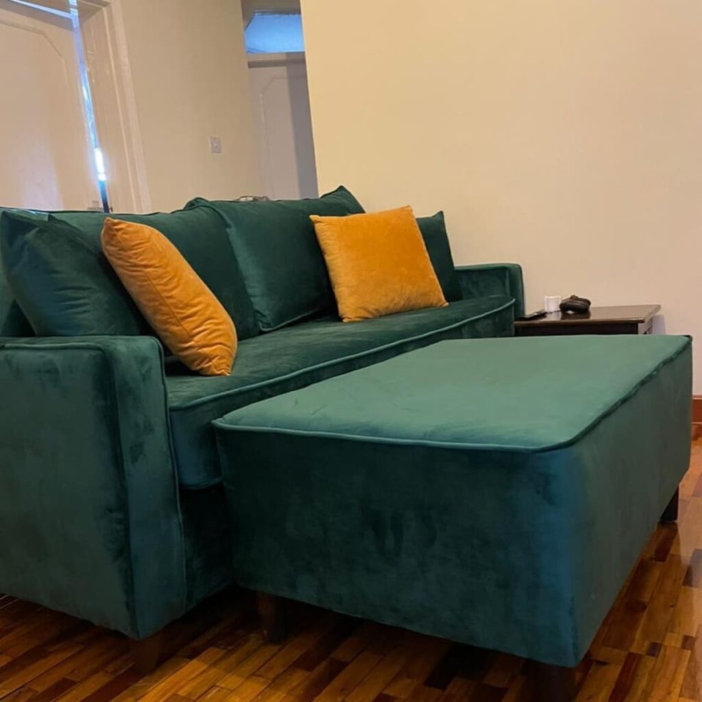 18 Gorgeous Green Couch Ideas for Interiors - Archeworks