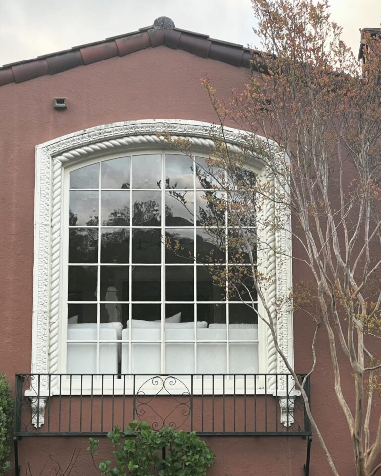 18 Gorgeous Exterior Window Trim Designs to Try - Archeworks