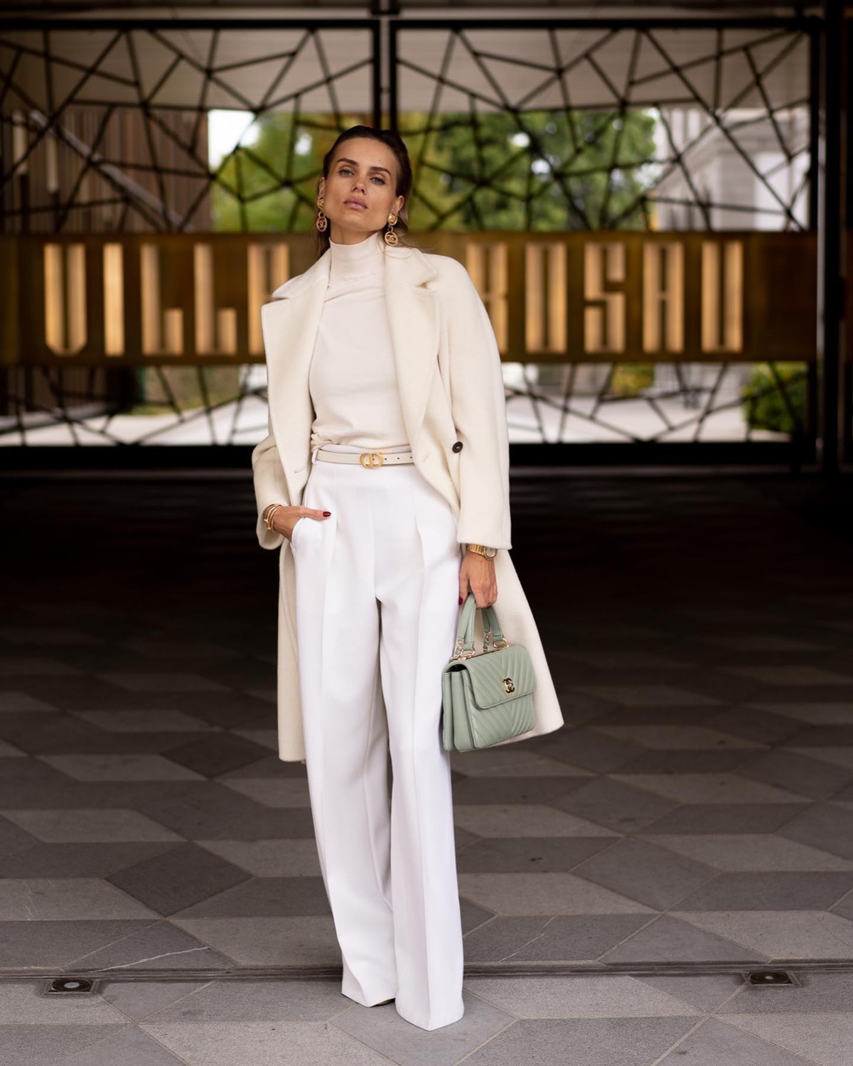 18 Elegant Light Color Outfit Ideas for Any Occasion - Archeworks