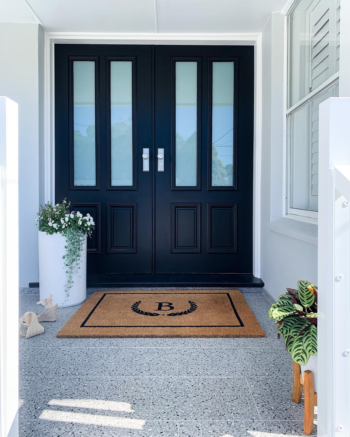 18 Amazing Black Front Door Ideas for a Bold Entrance - Archeworks