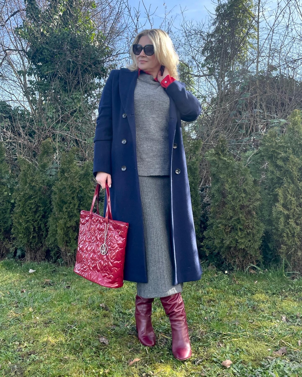 9 Ideal Ways to Style Dark Blue Coat Styles for Women - Archeworks
