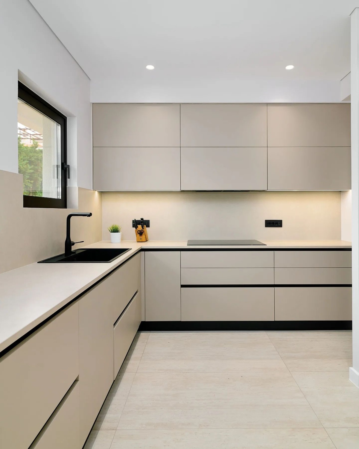 18 Chic Cream Kitchen Cabinet Designs to Enhance Your Space - Archeworks