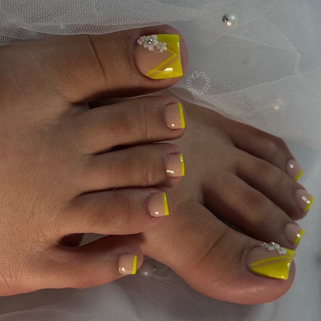 25 Fun and Cute Summer Toenail Ideas - Archeworks