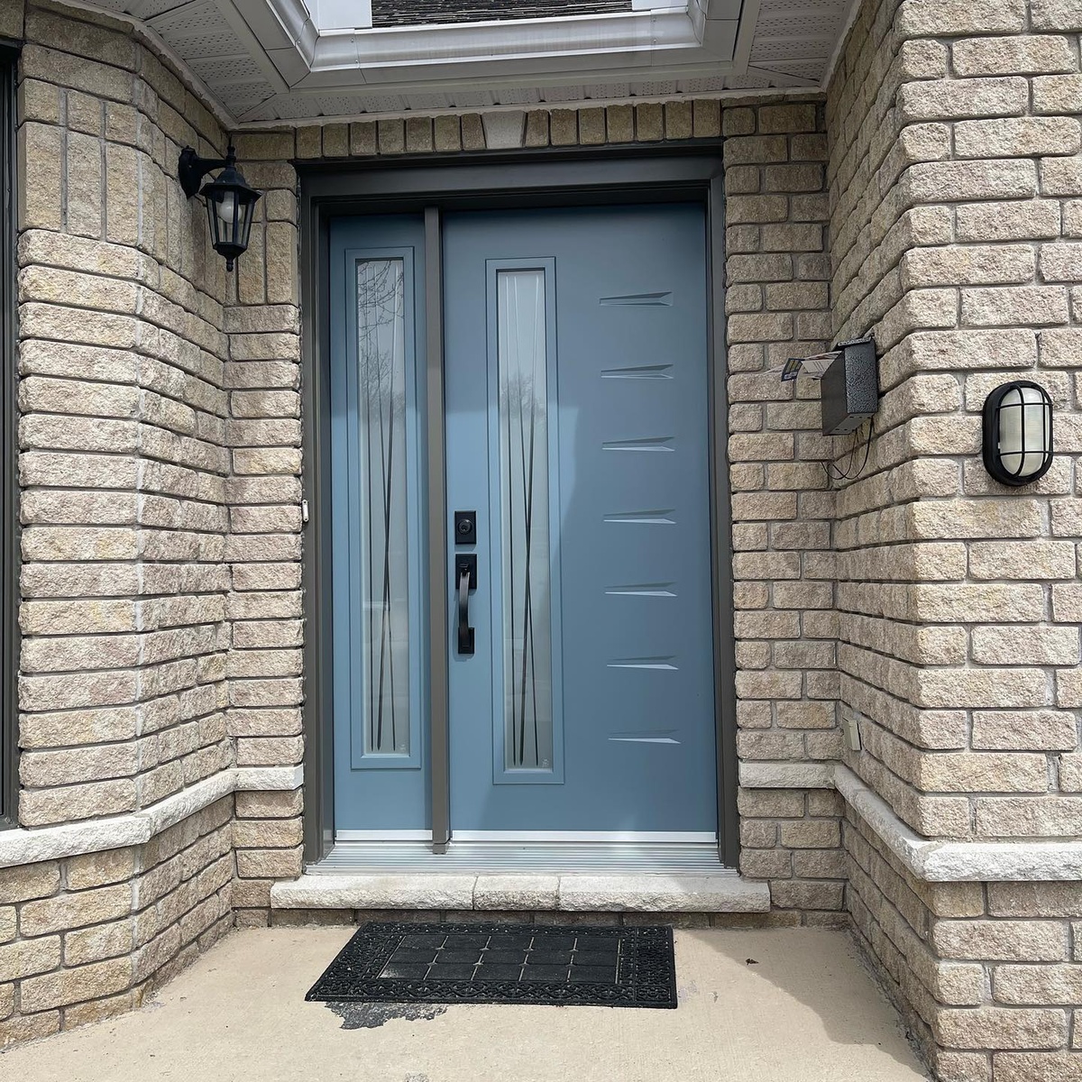 18 Refreshing Blue Front Door Inspirations for a Bold Entrance - Archeworks
