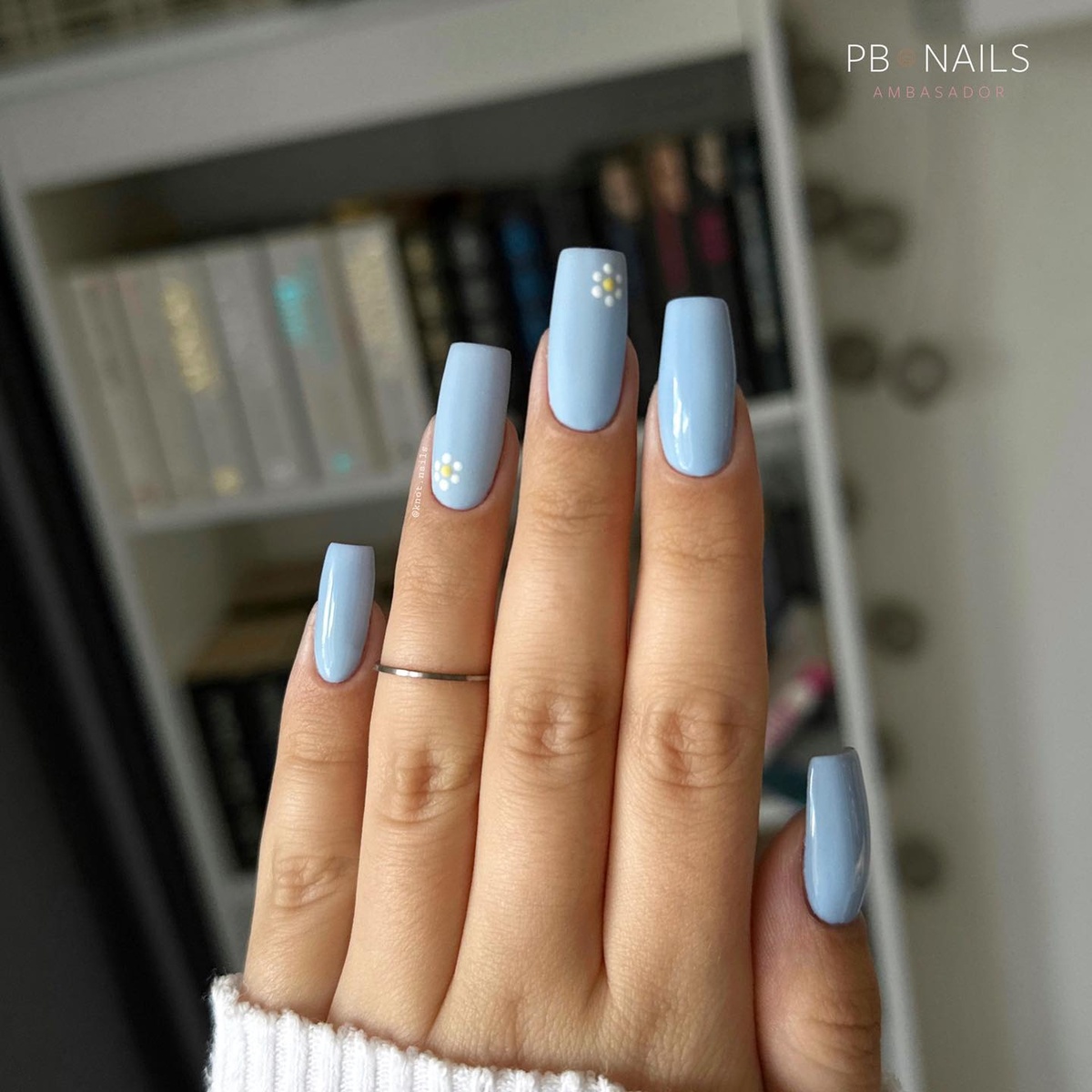 18 Stunning Blue Nails for a Fun Summer Look - Archeworks