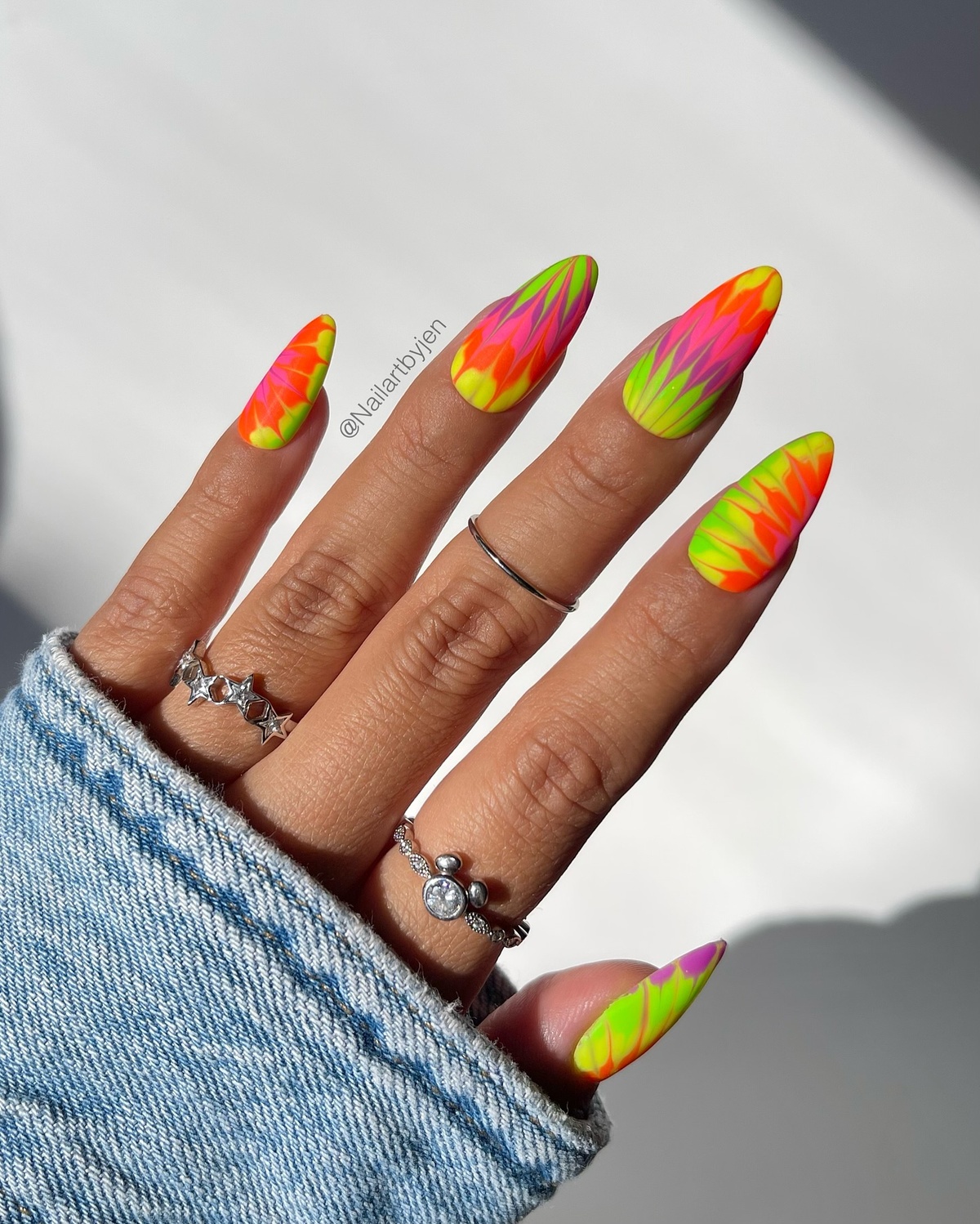 18 Stunning Beach Nails for a Coastal Look - Archeworks