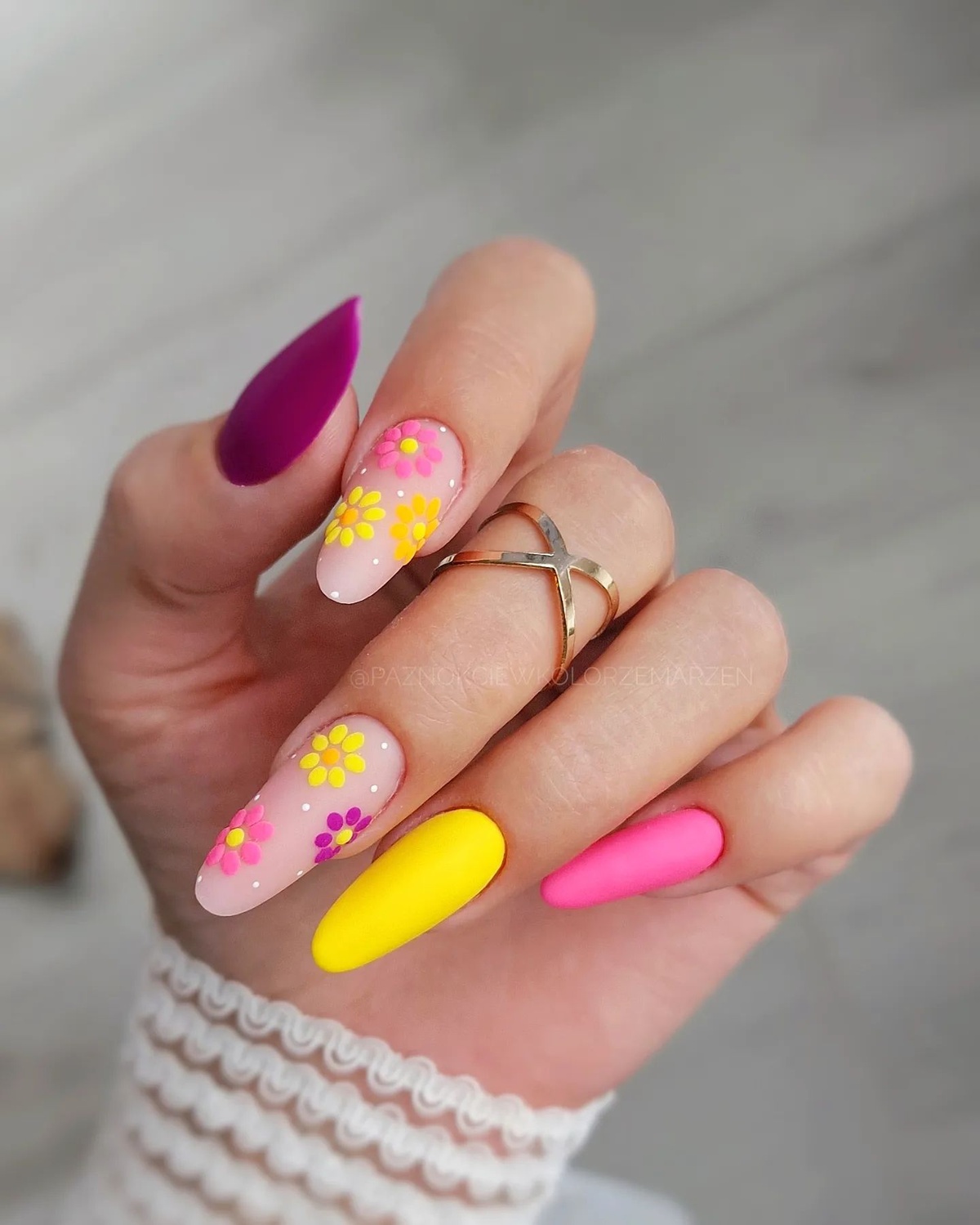 18 Playful Multi-Color Nails to Love - Archeworks