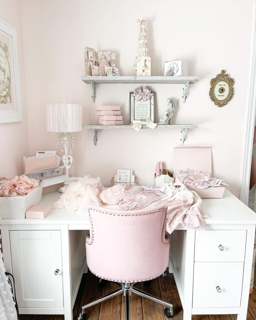 18 Cutest Girly Office Inspirations for a Fun Workspace - Archeworks