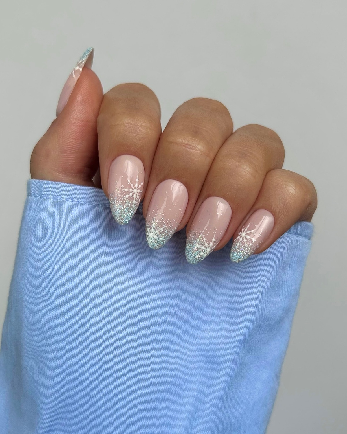 18 Elegant Snow Nail Designs for Winter - Archeworks