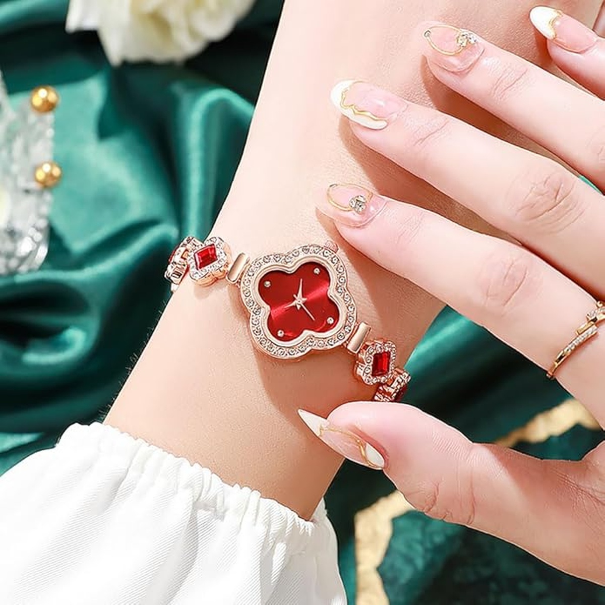 18 Stunning Vintage Watches for Women to Love - Archeworks