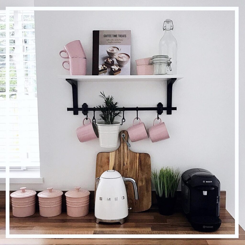 18 Creative Kitchen Wall Decor Ideas for Modern Homes - Archeworks