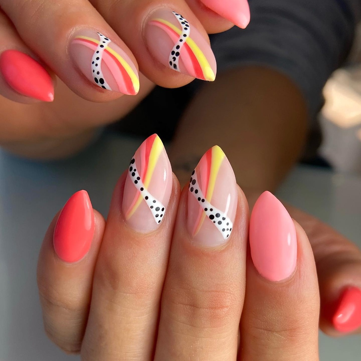 18 Vibrant Coral Nail Designs with Artistic Flair - Archeworks