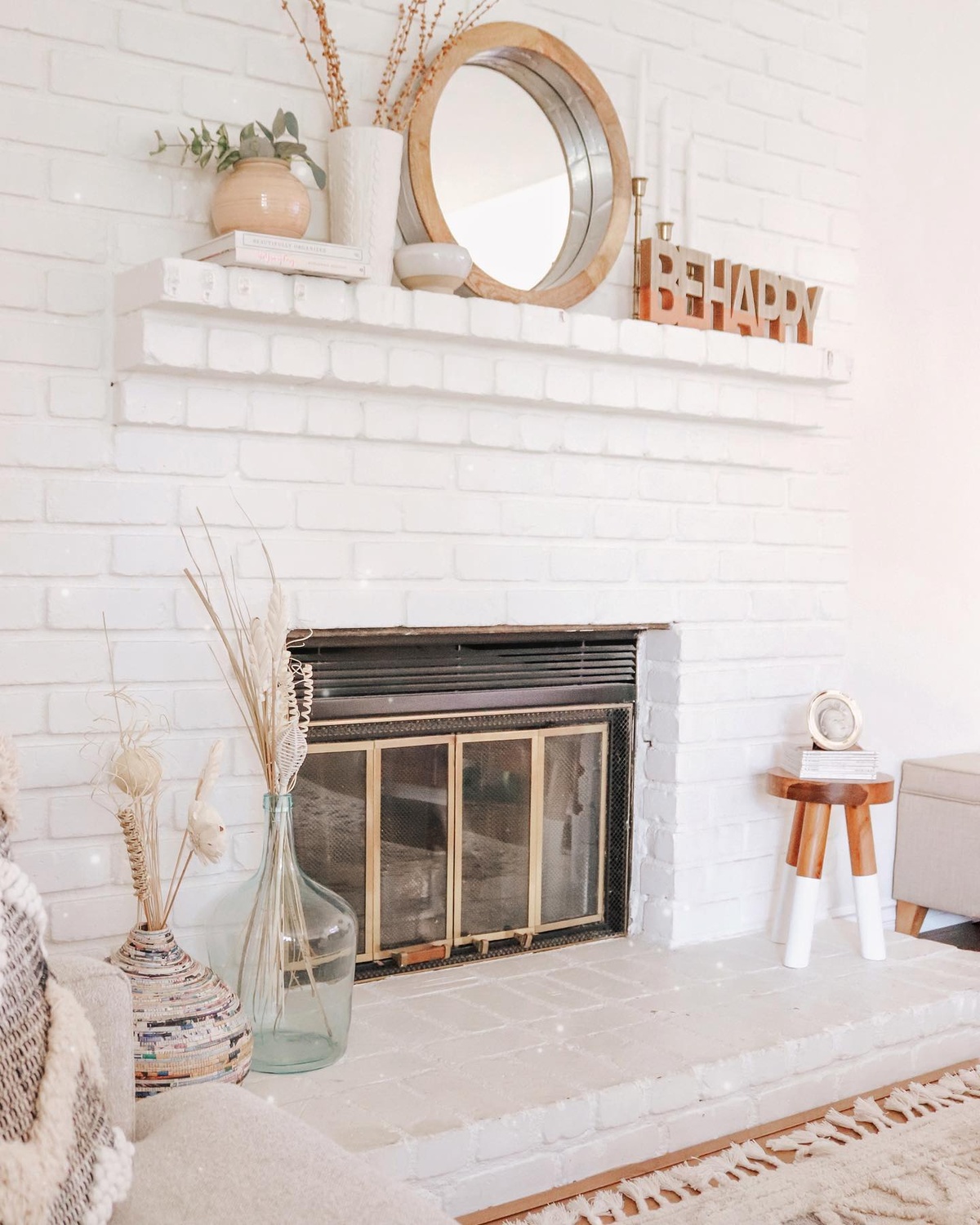 18 Charming White-Brick Fireplace Designs to Admire - Archeworks